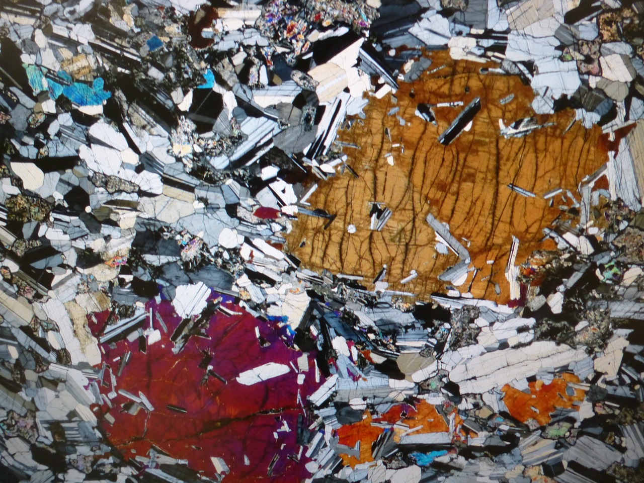 How does the Earth’s oceanic crust form? | Centre for Geobiology | UiB