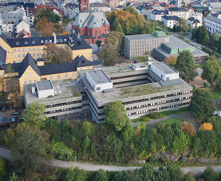 HF-bygget | Kunst og hage | UiB