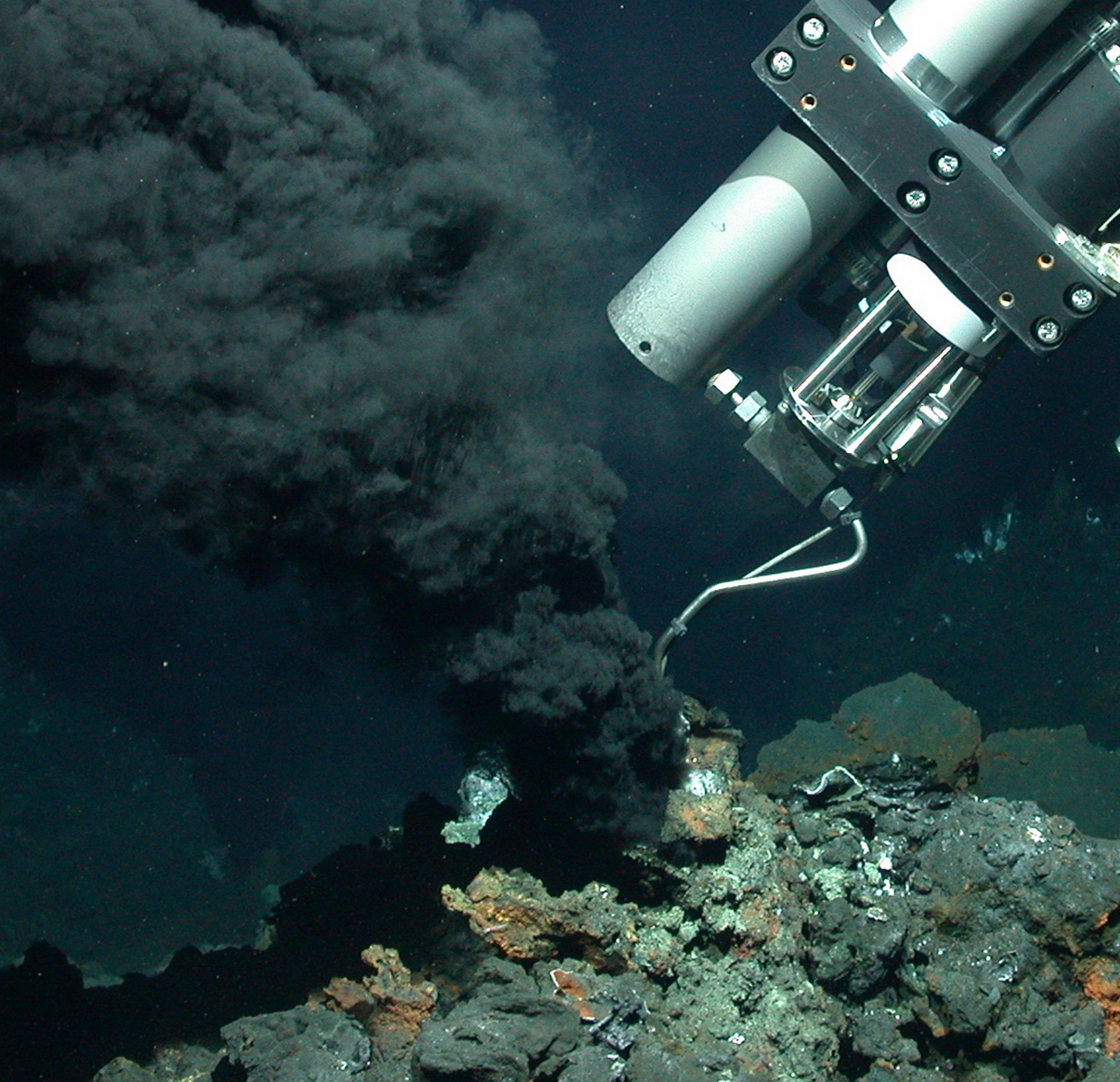 Minerals not needed to form energy-rich methane at hydrothermal vents ...