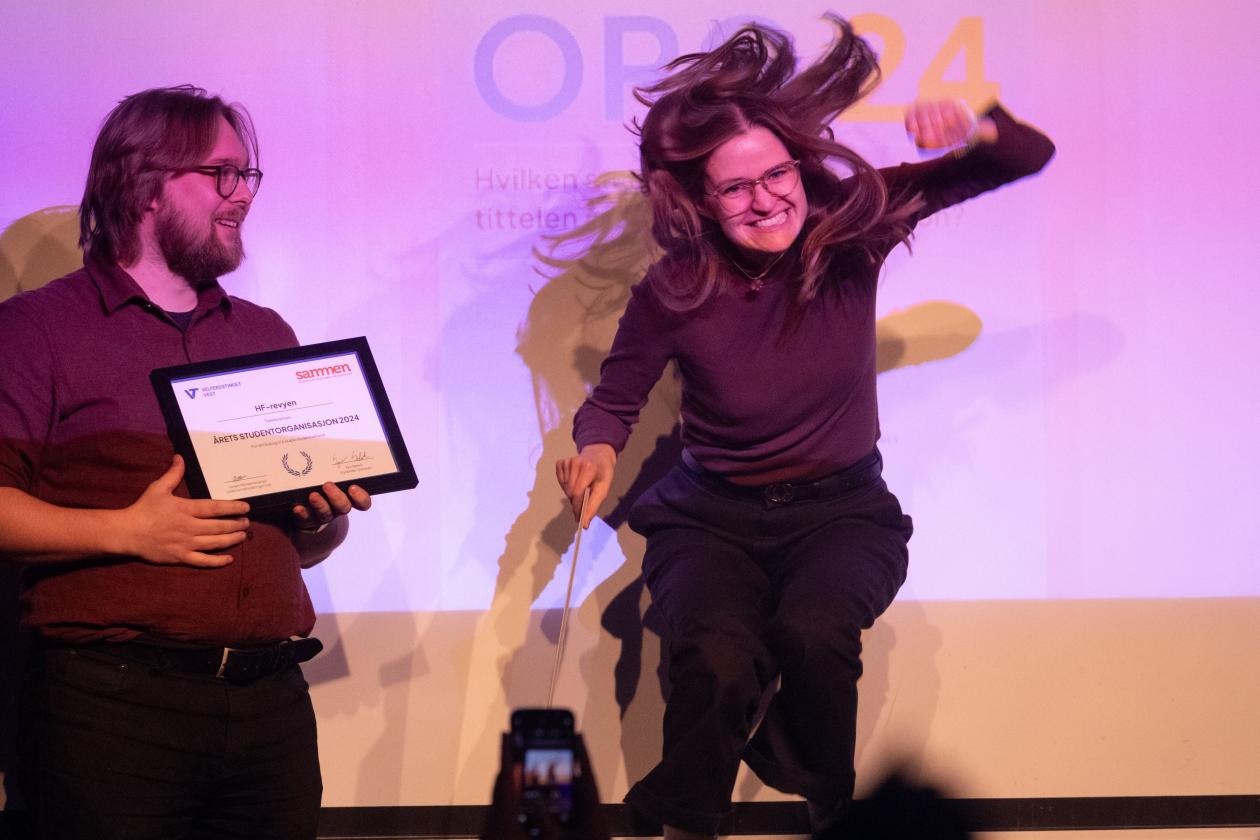 HF-Revyen kåret til Årets studentorganisasjon | Det humanistiske ...