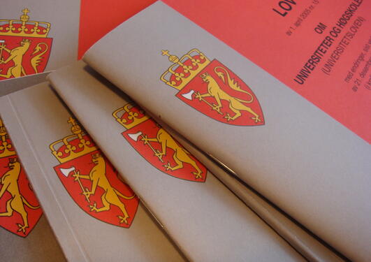 Lover, forskrifter og regler for utdanning | For ansatte | UiB